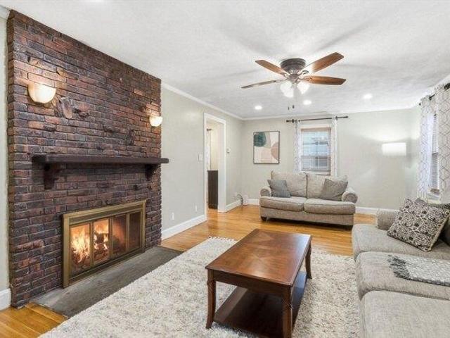 house with 3 bedroom, Stoneham MA ES103247792