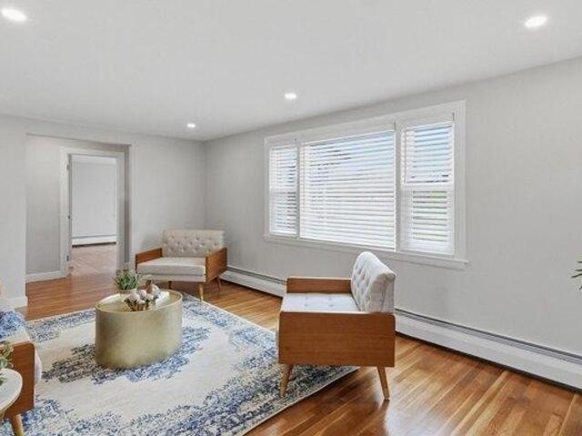 house with 3 bedroom, Stoneham MA ES103221170