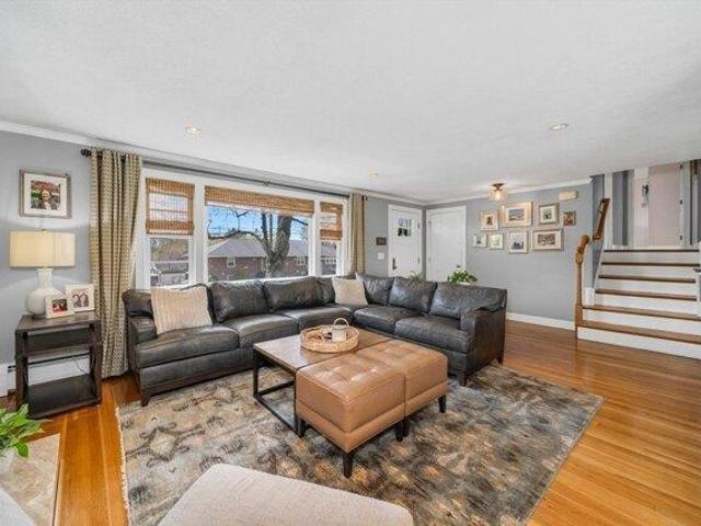 house with 3 bedroom, Stoneham MA ES103222629