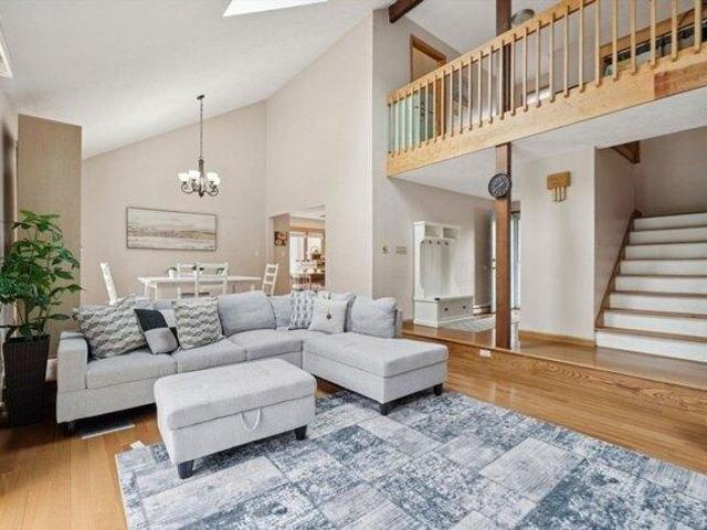 house with 3 bedroom, Stoneham MA ES103222711