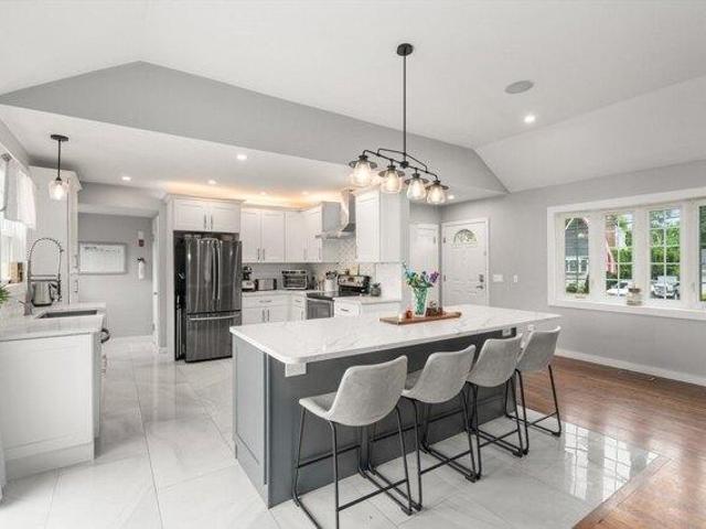 house with 3 bedroom, Stoneham MA ES103436159