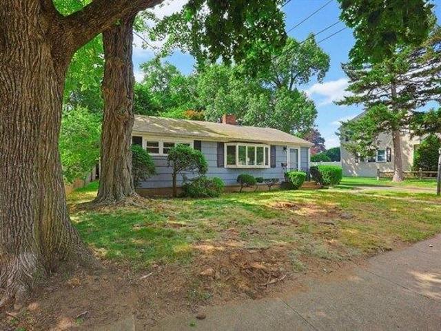 house with 3 bedroom, Stoneham MA ES104511417