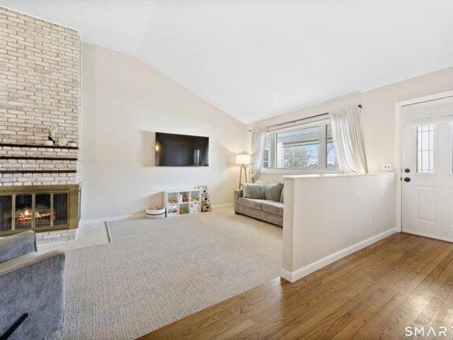 house with 3 bedroom, Stamford CT DLS101898896