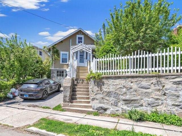 house with 3 bedroom, Stamford CT DLS102443267