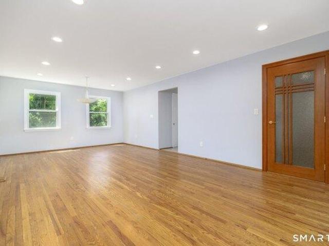 house with 3 bedroom, Stamford CT ES104264139