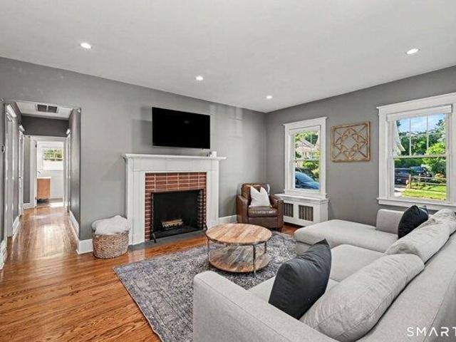 house with 3 bedroom, Stamford CT ES104445416