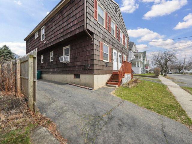 house with 3 bedroom, Stratford CT DLS100973575