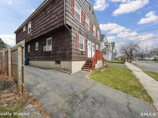 house with 3 bedroom, Stratford CT DLS102825259
