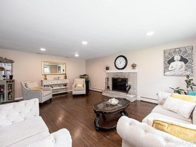 house with 3 bedroom, Stratford CT ES103929431