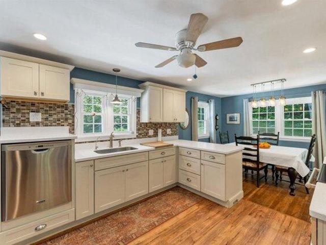 house with 3 bedroom, Stratham NH DS103159452