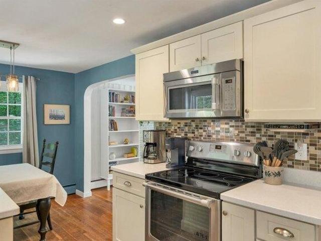 house with 3 bedroom, Stratham NH ES104831680