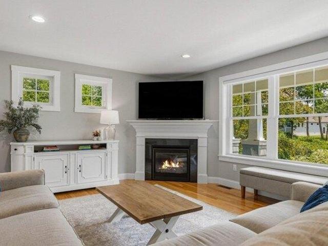house with 3 bedroom, Stratham NH ES105193241