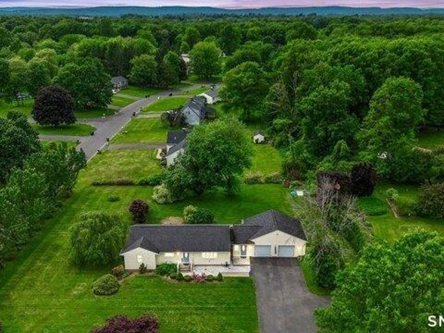 house with 3 bedroom, Suffield CT DLS103101278