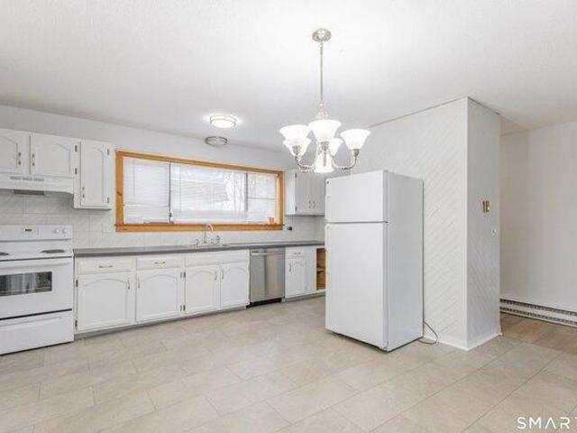 house with 3 bedroom, Suffield CT DS101782169