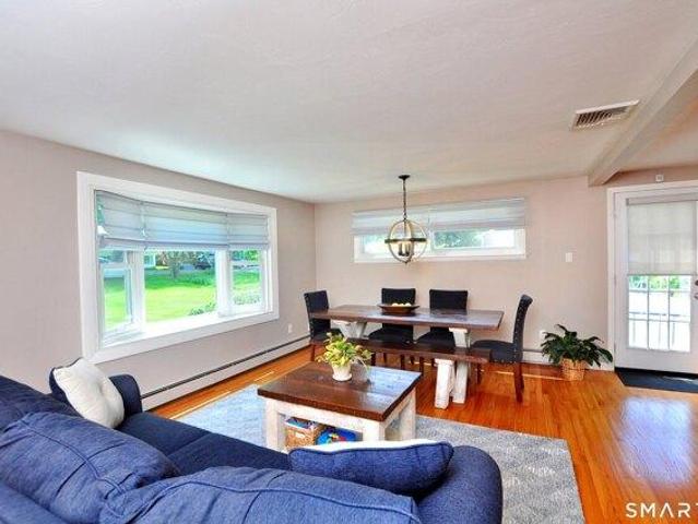 house with 3 bedroom, Suffield CT ES103185272