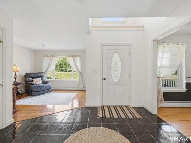 house with 3 bedroom, Suffield CT ES104811669