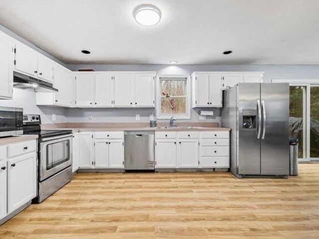 house with 3 bedroom, Sutton MA DS102477696