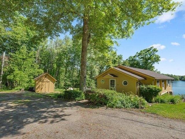 house with 3 bedroom, Sutton MA ES104609300
