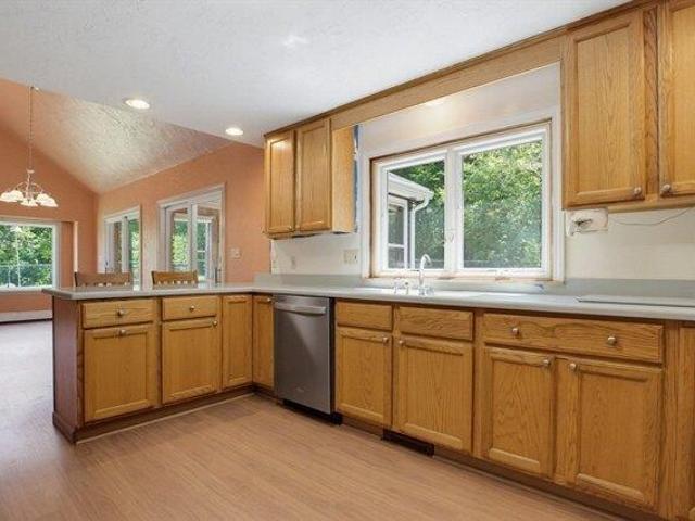 house with 3 bedroom, Sutton MA ES105082152