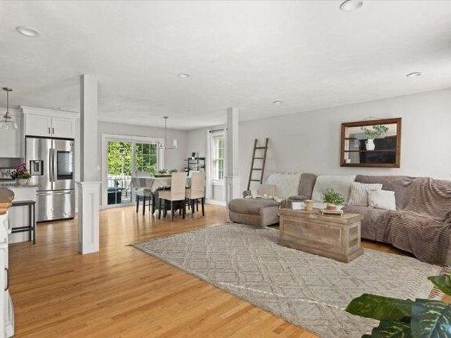 house with 4 bedroom, Taunton MA ES104759399