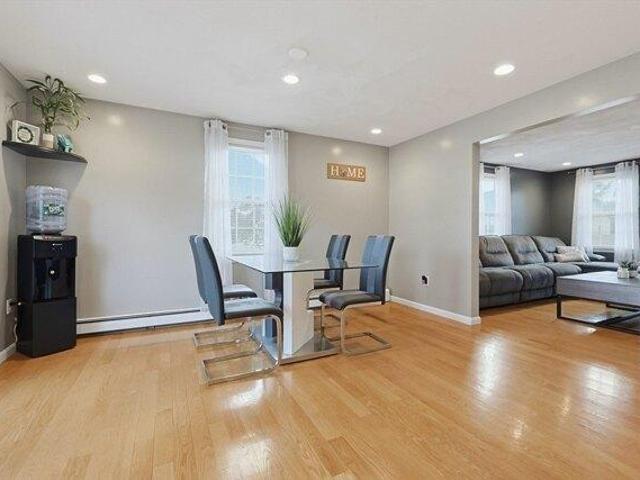 house with 4 bedroom, Taunton MA ES105144099