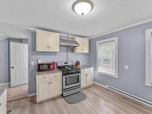 house with 4 bedroom, Taunton MA ES103807693