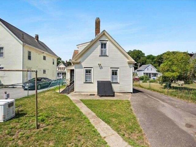 house with 4 bedroom, Taunton MA ES103807775