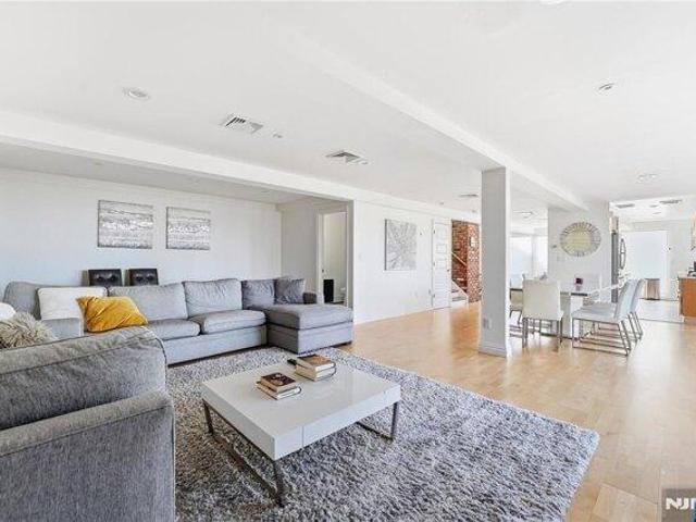 house with 4 bedroom, Tenafly NJ DLS102777271
