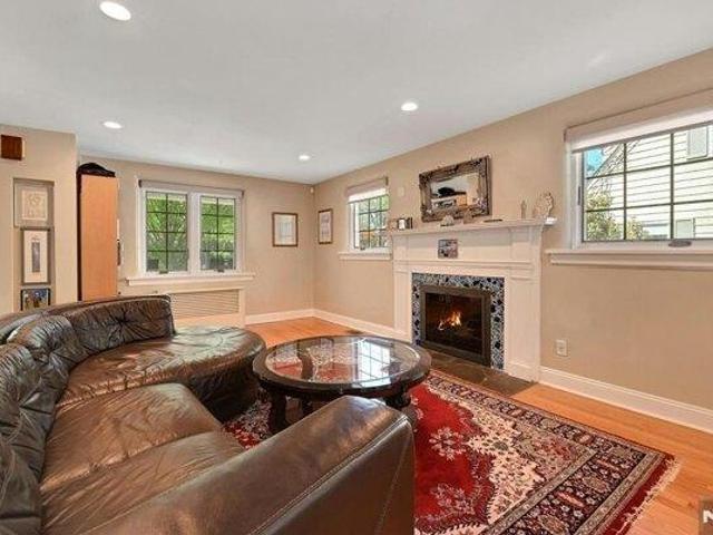 house with 4 bedroom, Teaneck NJ DLS101631643