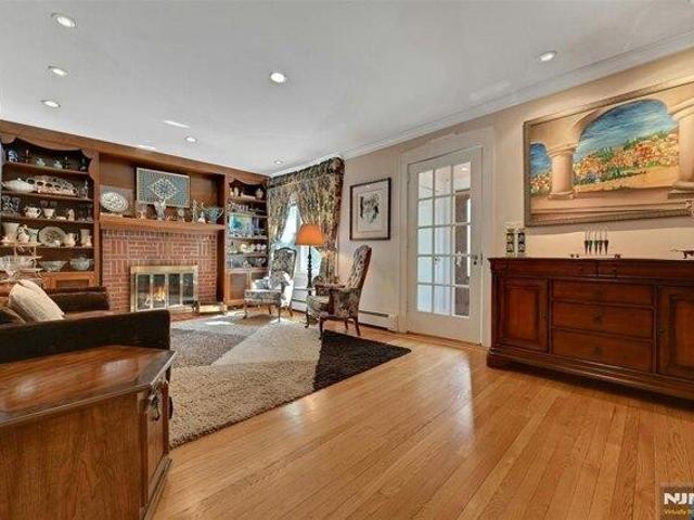 house with 4 bedroom, Teaneck NJ DLS101783055
