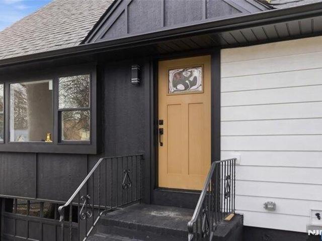 house with 4 bedroom, Teaneck NJ DLS102030153