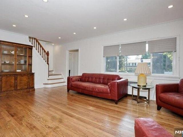 house with 4 bedroom, Teaneck NJ ES105144540