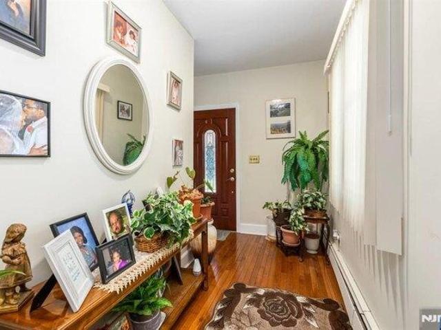 house with 4 bedroom, Teaneck NJ ES105155908