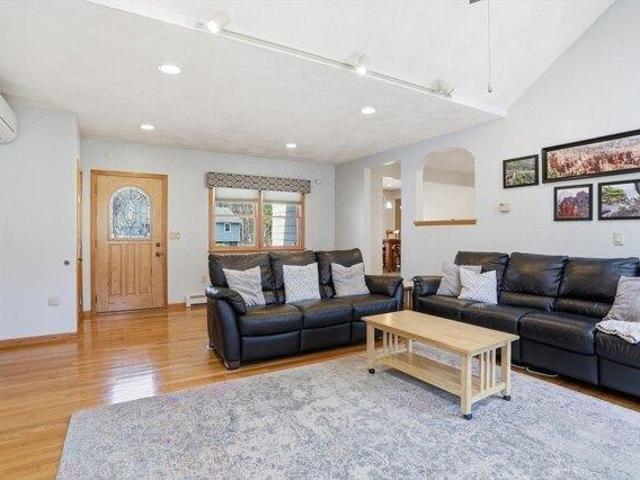 house with 4 bedroom, Tewksbury MA DLS102729498