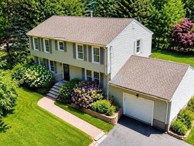 house with 4 bedroom, Tewksbury MA ES104792313