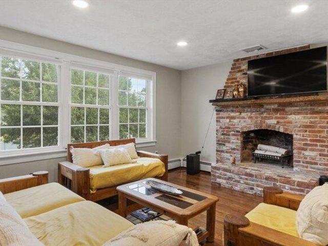 house with 4 bedroom, Tewksbury MA ES105107449