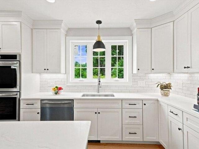 house with 4 bedroom, Tewksbury MA ES105123523