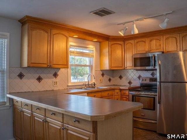 house with 4 bedroom, Thompson CT DS102595467