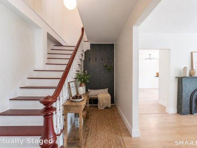 house with 4 bedroom, Thompson CT ES103927649