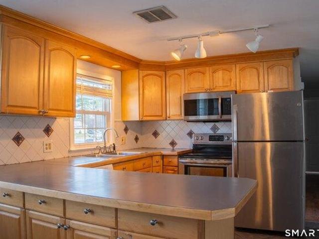 house with 4 bedroom, Thompson CT ES104791184