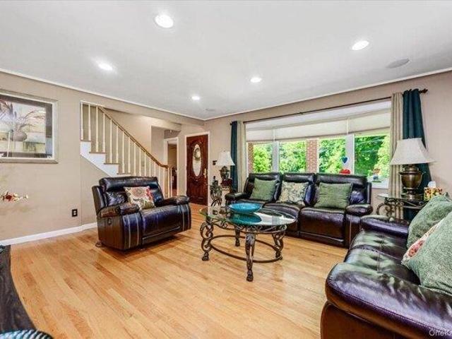 house with 4 bedroom, Thornwood NY ES105192310