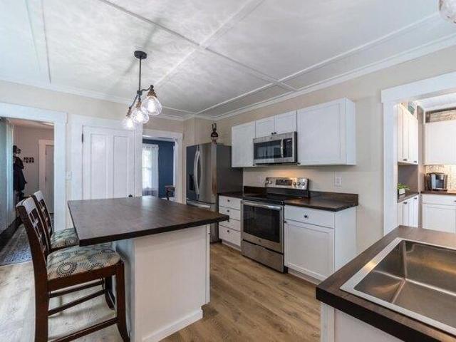 house with 4 bedroom, Tilton NH ES104148250