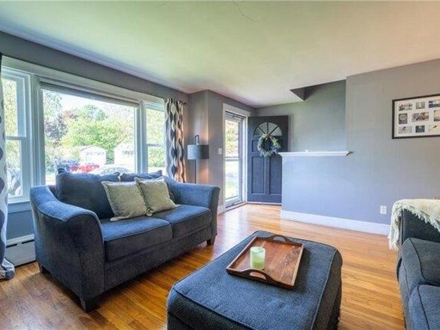 house with 4 bedroom, Tiverton RI ES103807864