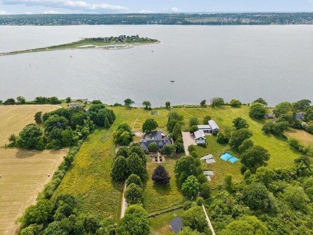 house with 4 bedroom, Tiverton RI ES105171878