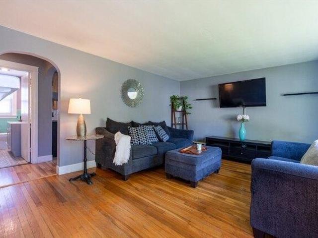 house with 4 bedroom, Tiverton RI ES105229224