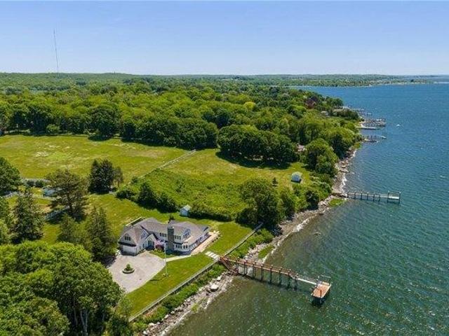 house with 4 bedroom, Tiverton RI ES105229994