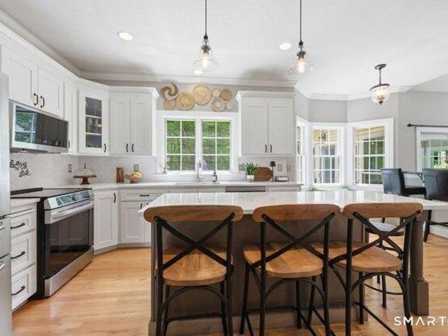 house with 4 bedroom, Tolland CT ES104079281