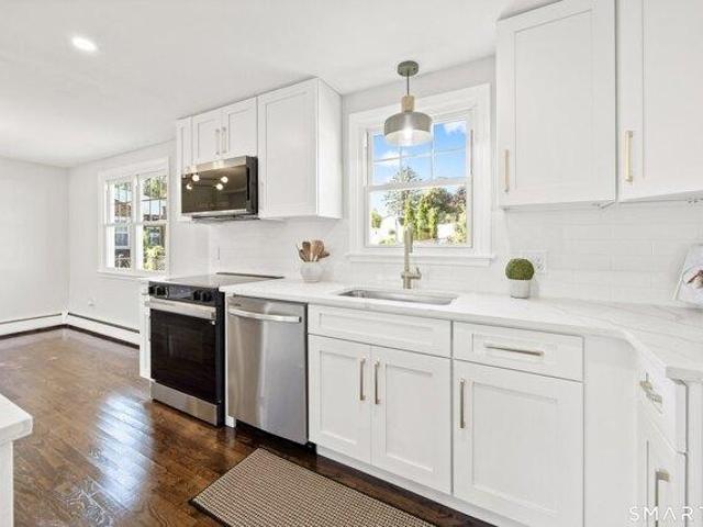 house with 4 bedroom, Torrington CT ES105159900