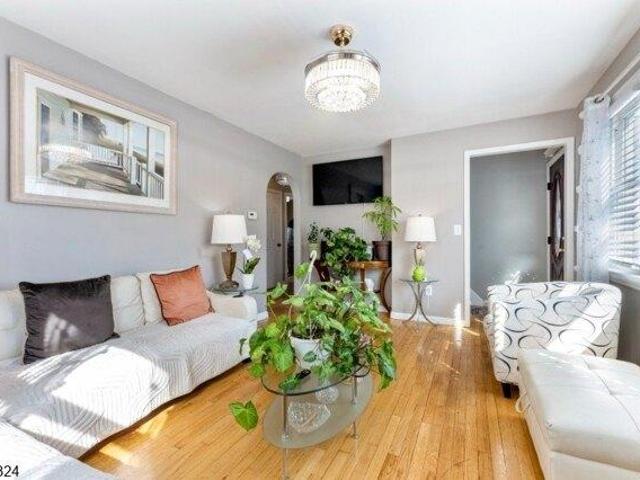 house with 4 bedroom, Totowa NJ DLS102214409