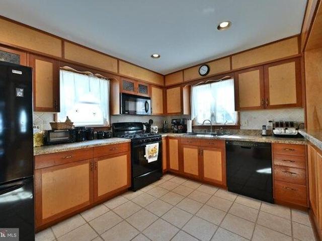 house with 4 bedroom, Trenton NJ DLS101706710